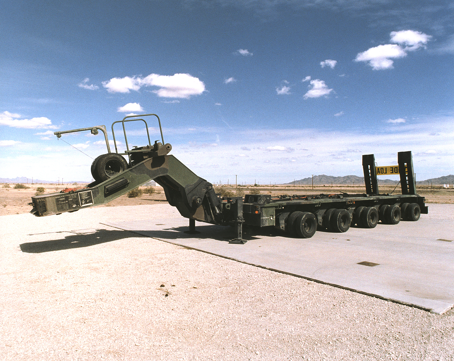 M1000 Heavy Equipment Transport Semi-Trailer | Leonardo DRS