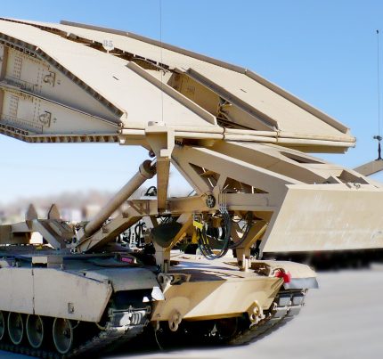 M1000 Heavy Equipment Transport Semi-Trailer | Leonardo DRS