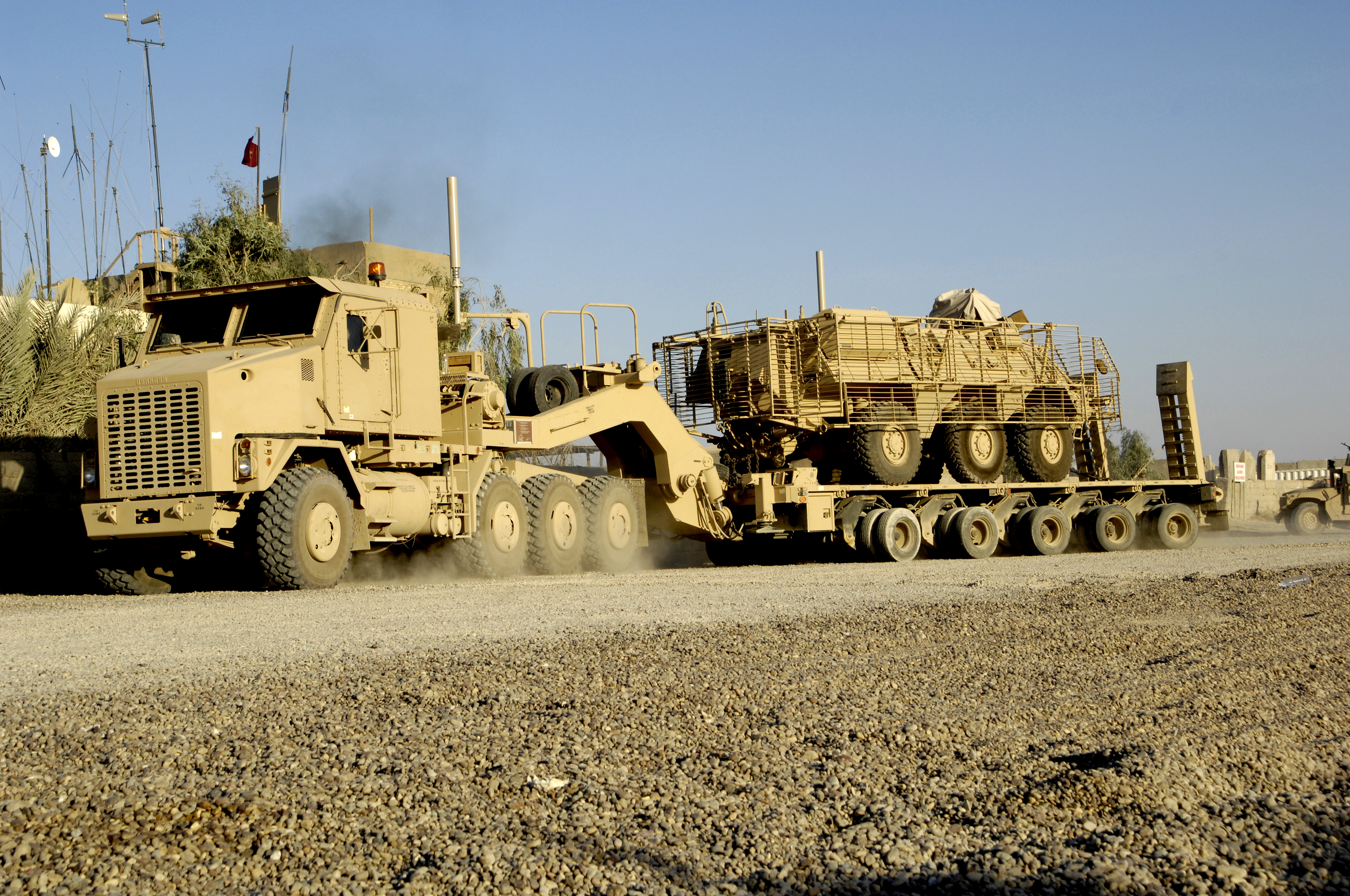 M1000 Heavy Equipment Transport Semi-Trailer | Leonardo DRS